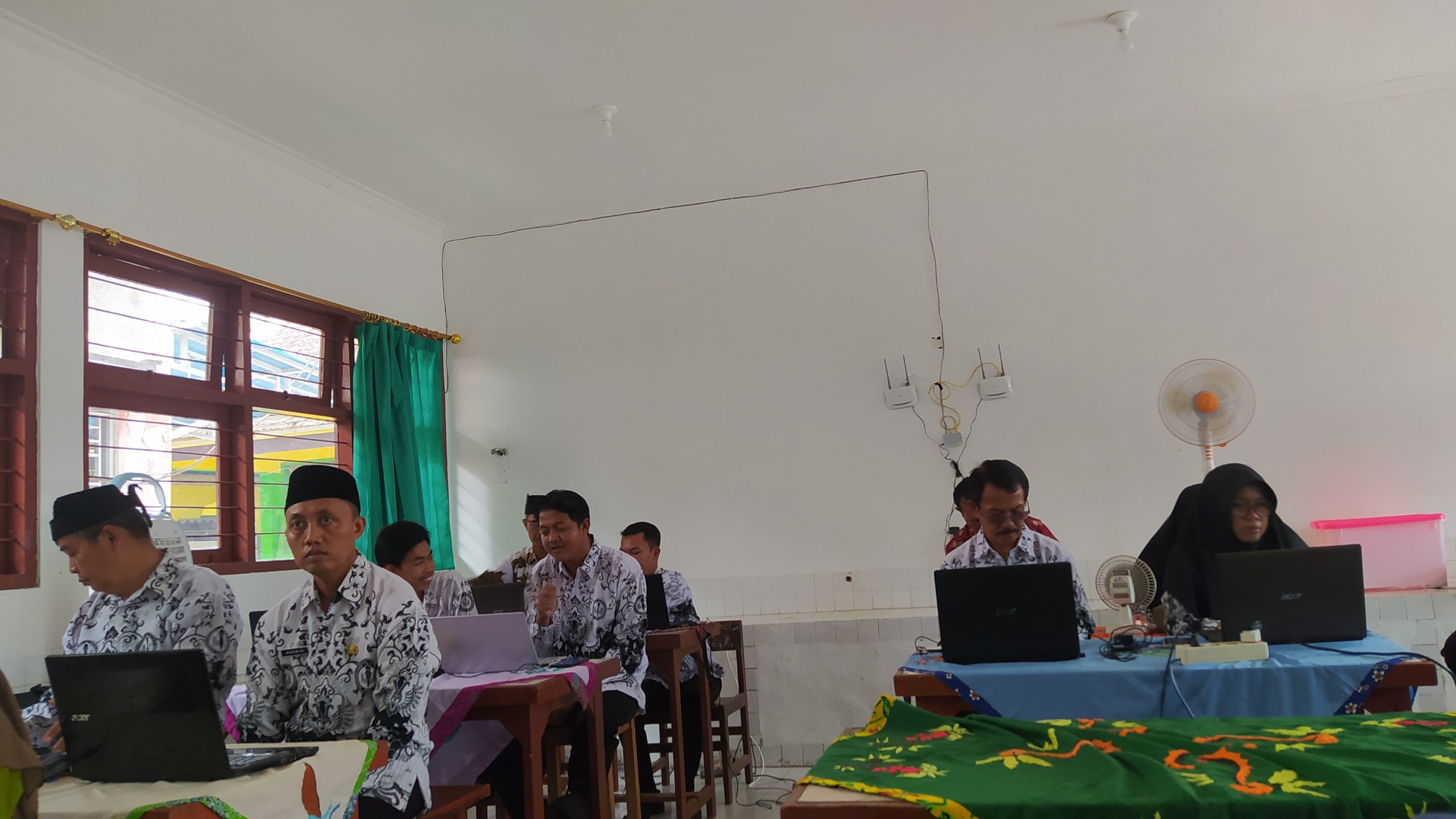 Workshop Pembuat Lembar Kerja Inovatif Guru dengan Menggunakan Aplikasi Canva - SMP Negeri 2 Muncar