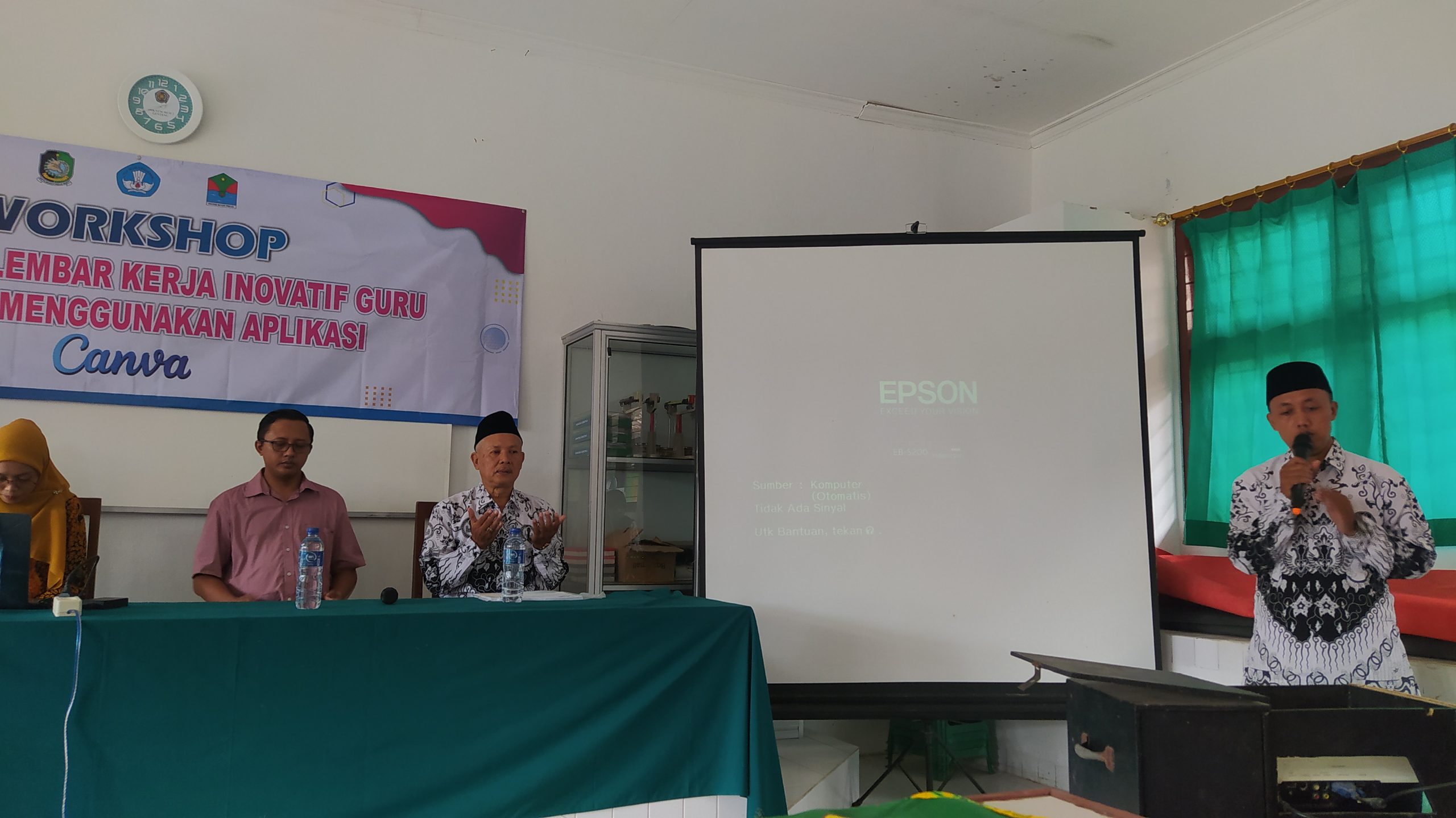 Workshop Pembuat Lembar Kerja Inovatif Guru dengan Menggunakan Aplikasi Canva - SMP Negeri 2 Muncar
